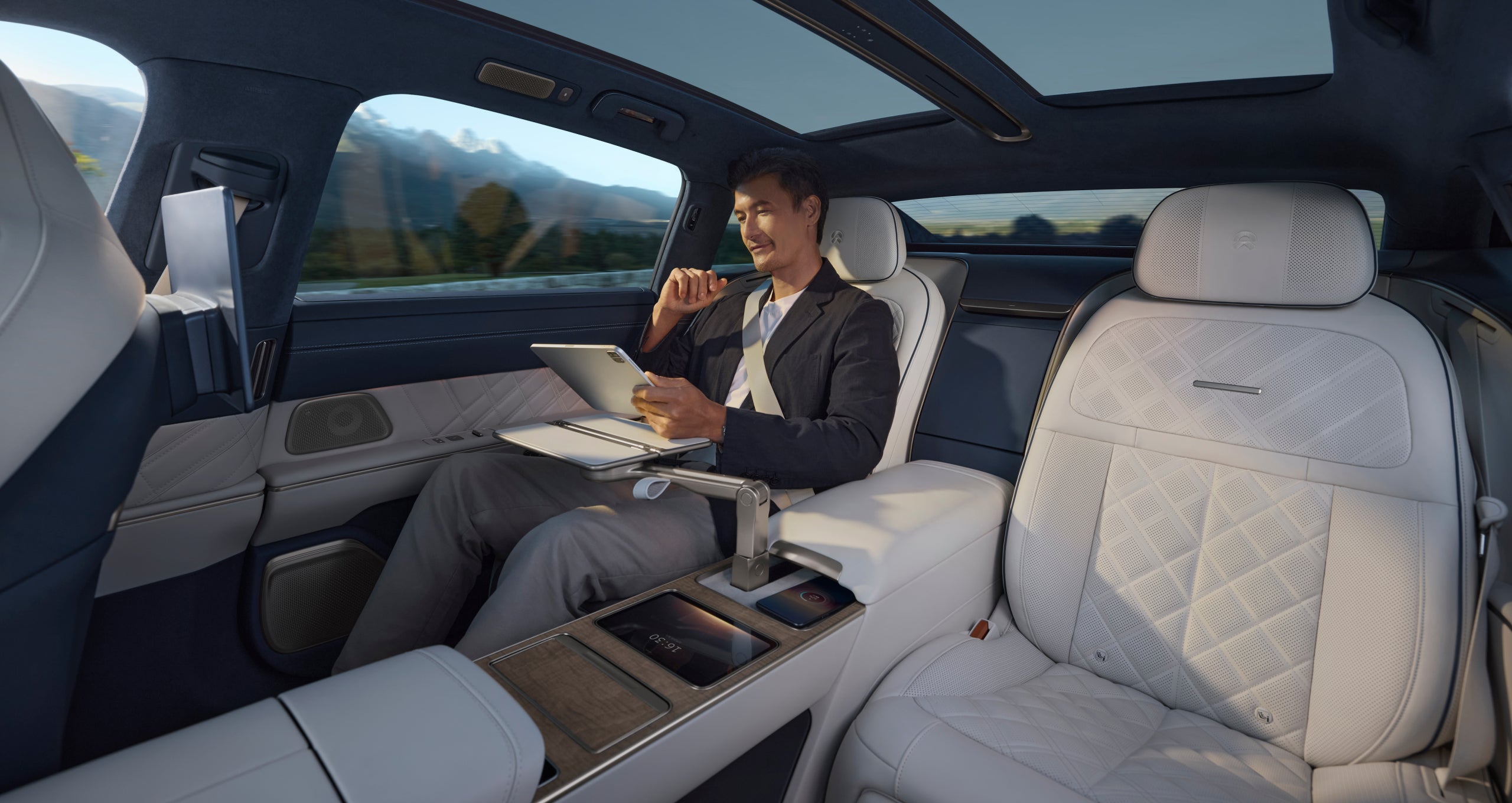 NIO ET9: Redefining Luxury Electric Mobility With Cutting-Edge Innovation